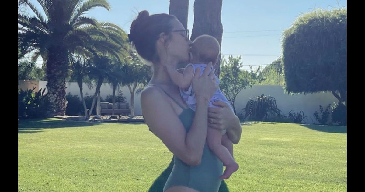 Ilona Smet avec son bébé sur Instagram. - Purepeople