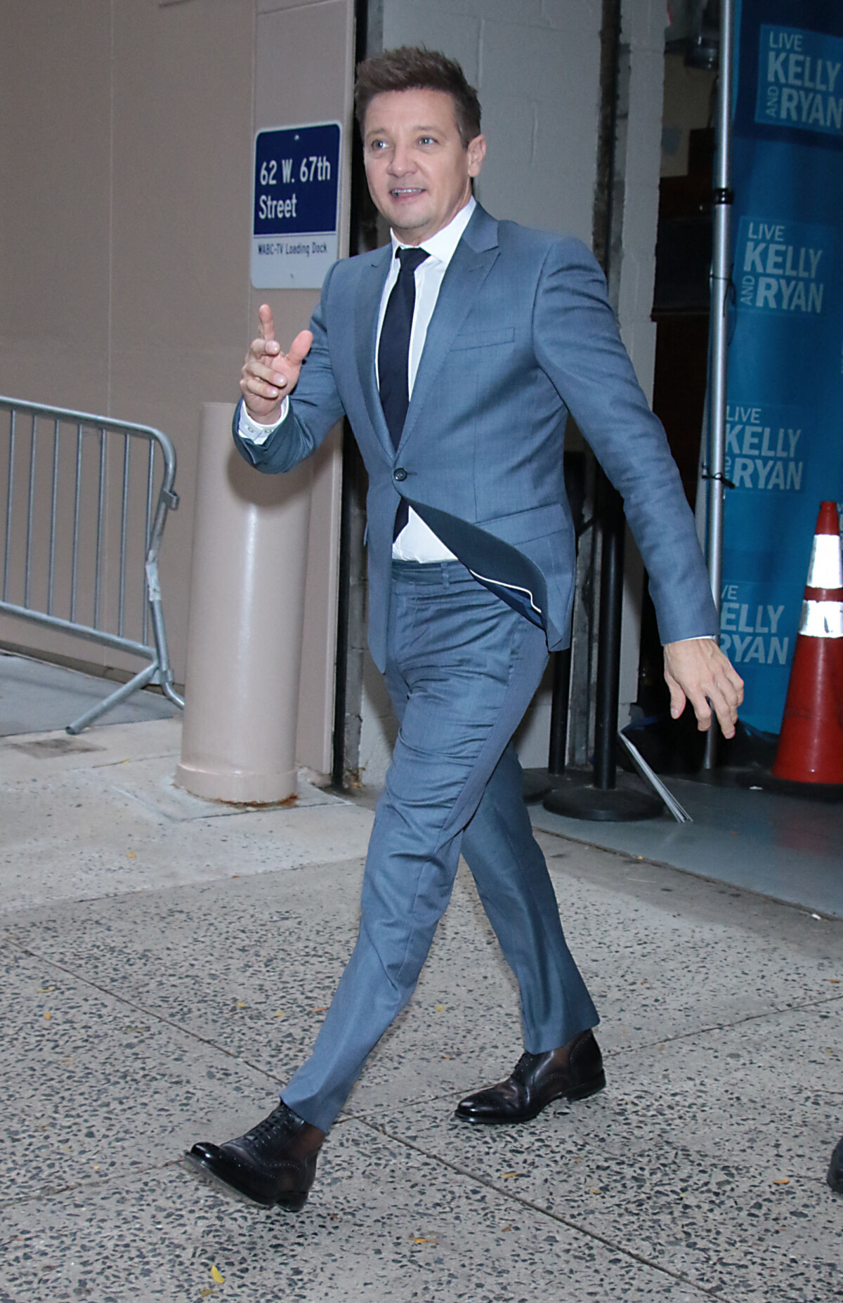 Photo : Jeremy Renner fait ma promotion du film "Hawkeye" au Live with ...