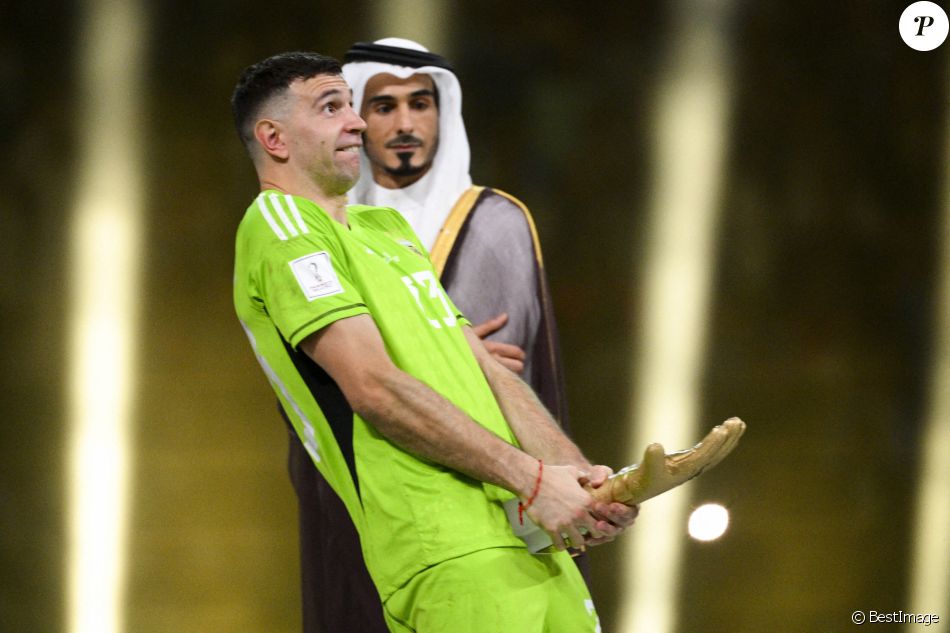 Emiliano Martinez - Remise du trophée de la Coupe du Monde 2022 au Qatar (FIFA World Cup Qatar ...