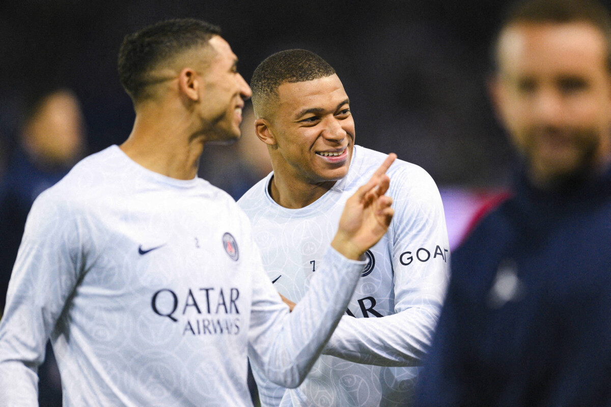 Photo : Echauffement des joueurs du PSG Kylian Mbappe (PSG) / Achraf ...