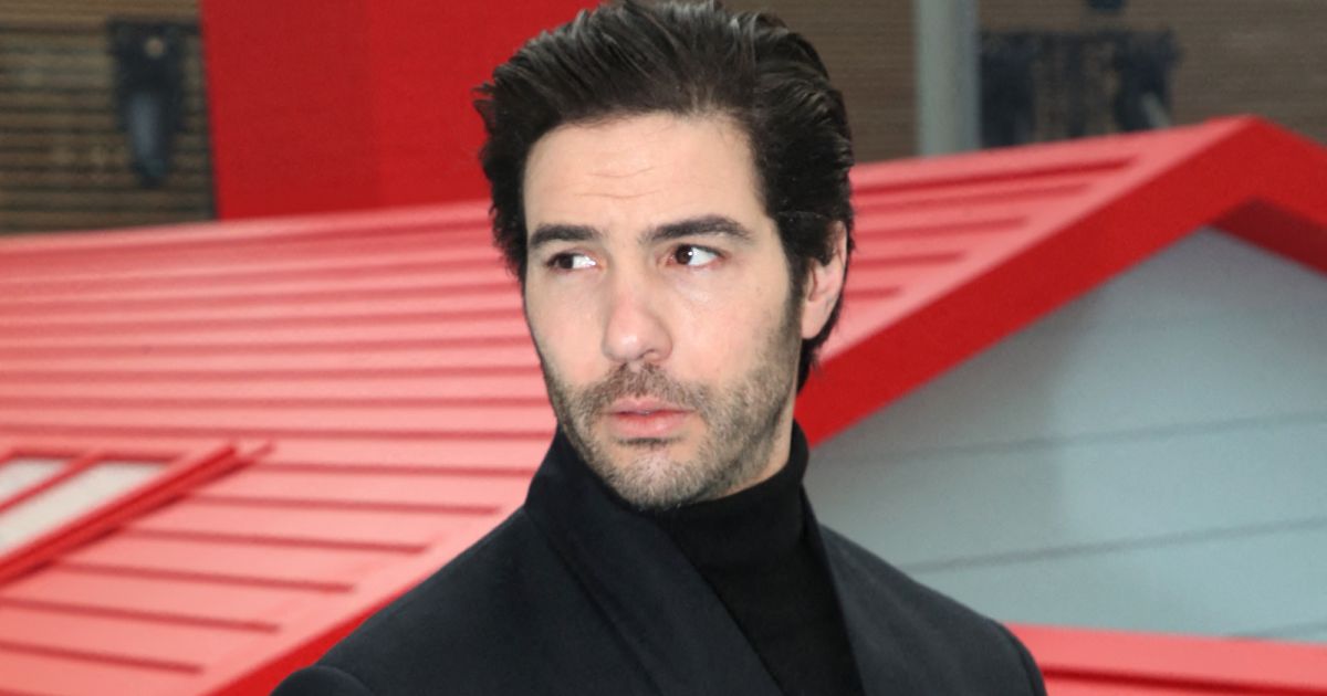 Tahar Rahim au front row du défilé Homme Louis Vuitton automne-hiver ...