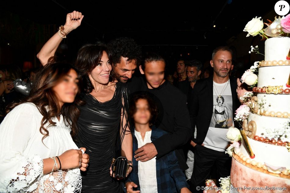Tomer et Sandra Sisley avec les enfants Dino, Liv Shaya et Levin ...