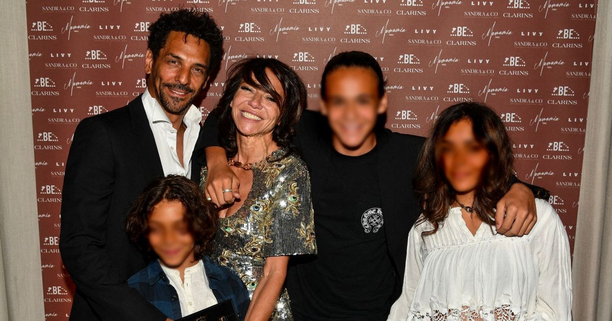 Tomer et Sandra Sisley avec les enfants Dino, Liv Shaya et Levin ...