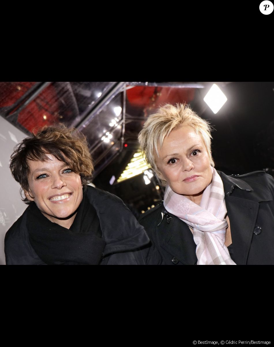 Muriel Robin et sa femme Anne, vacances en amoureuses à Maurice : vidéo ...
