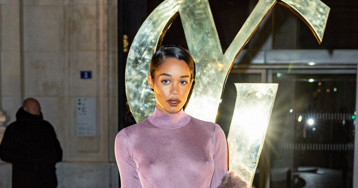 Laura Harrier - Défilé Saint Laurent Homme Automne-Hiver 2023-2024 lors ...
