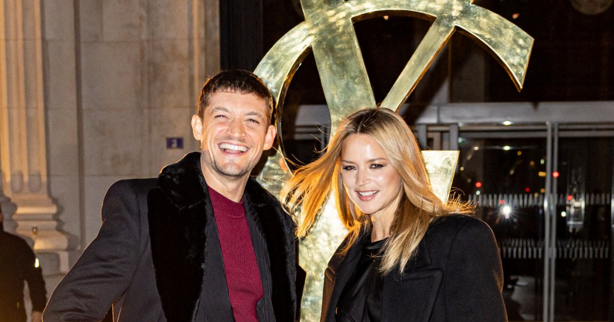 Niels Schneider et sa compagne Virginie Efira - Défilé Saint Laurent ...