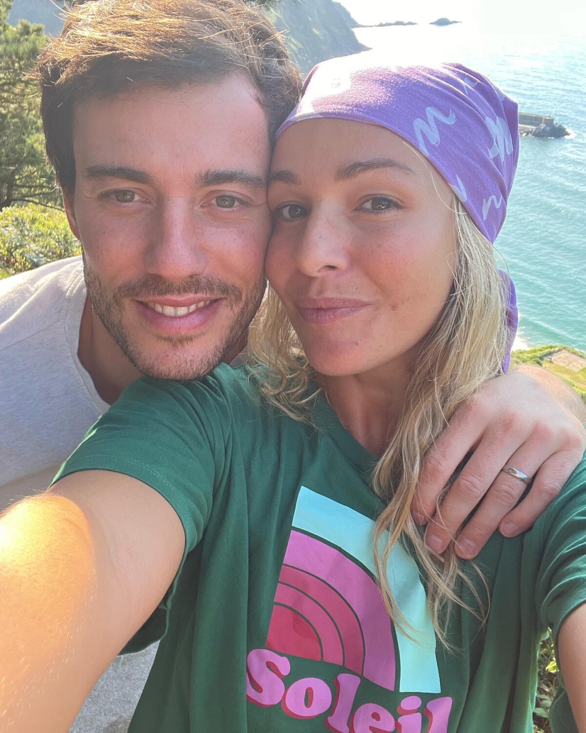 Photo : Cindy Poumeyrol et son mari Thomas en vacances en famille ...