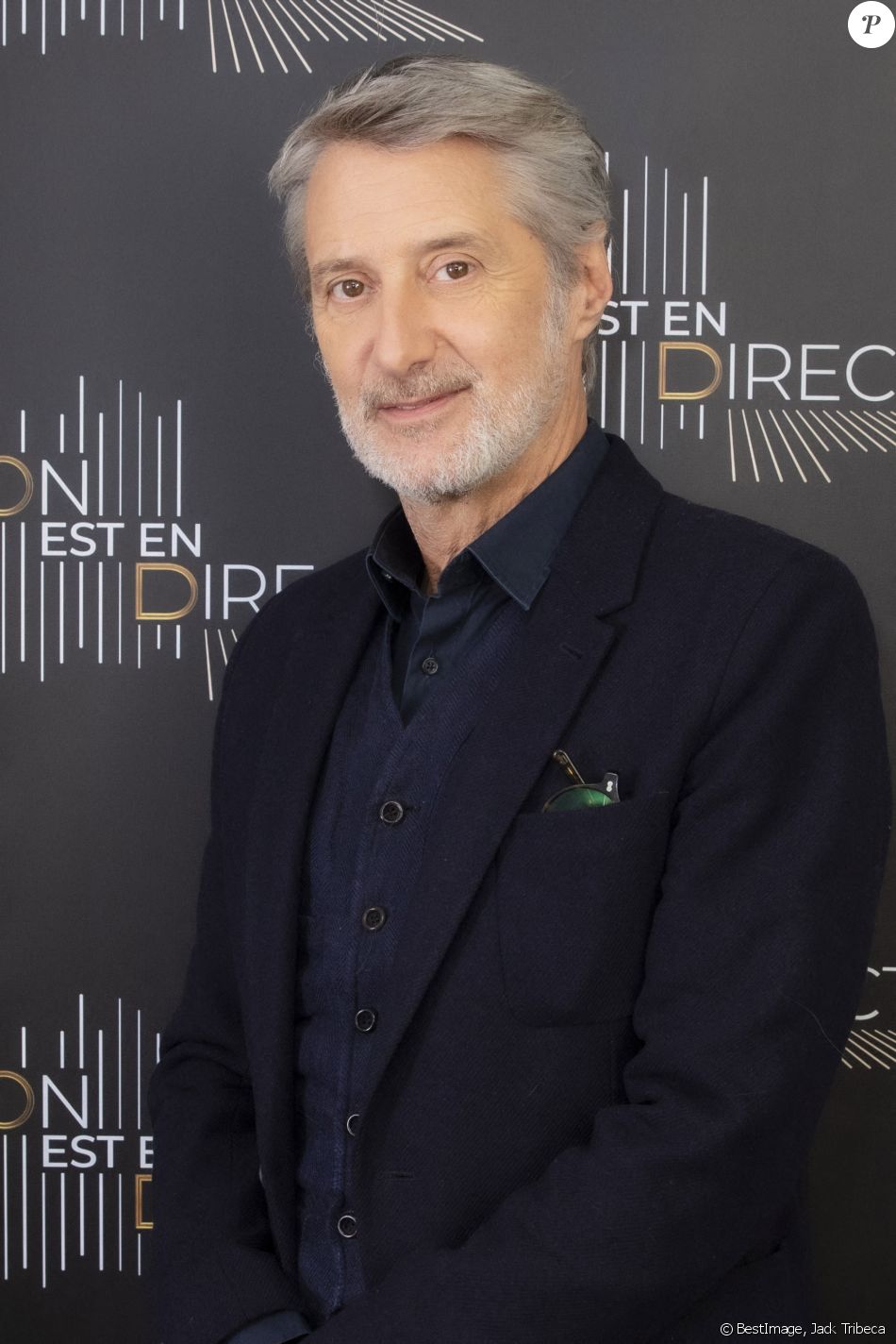 Exclusif - Antoine De Caunes en backstage de l'émission On Est En ... Exclusif - Antoine De Caunes en backstage de l'émission On Est En ...