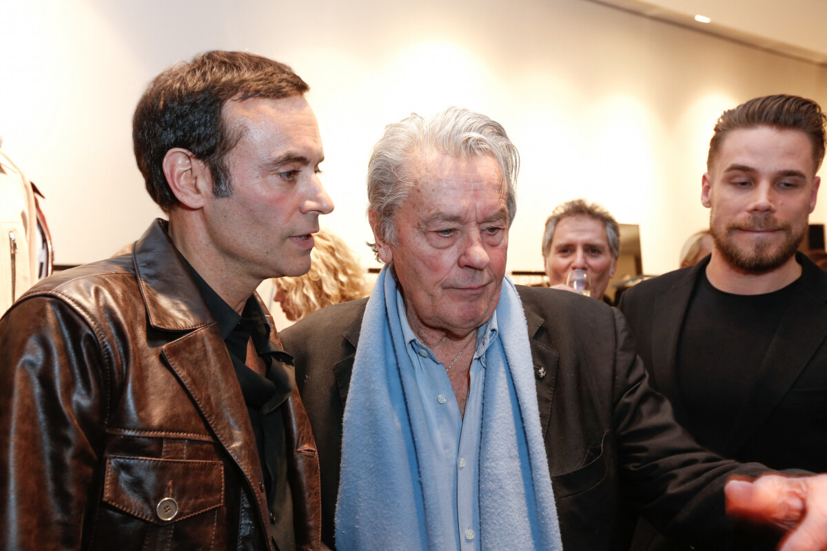 Photo : Exclusif - Anthony Delon et son père Alain Delon - Lancement de ... Photo : Exclusif - Anthony Delon et son père Alain Delon - Lancement de ...