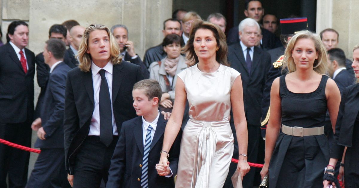 Cécilia ex-épouse Sarkozy avec Jean, Pierre et Louis Sarkozy ainsi que ...