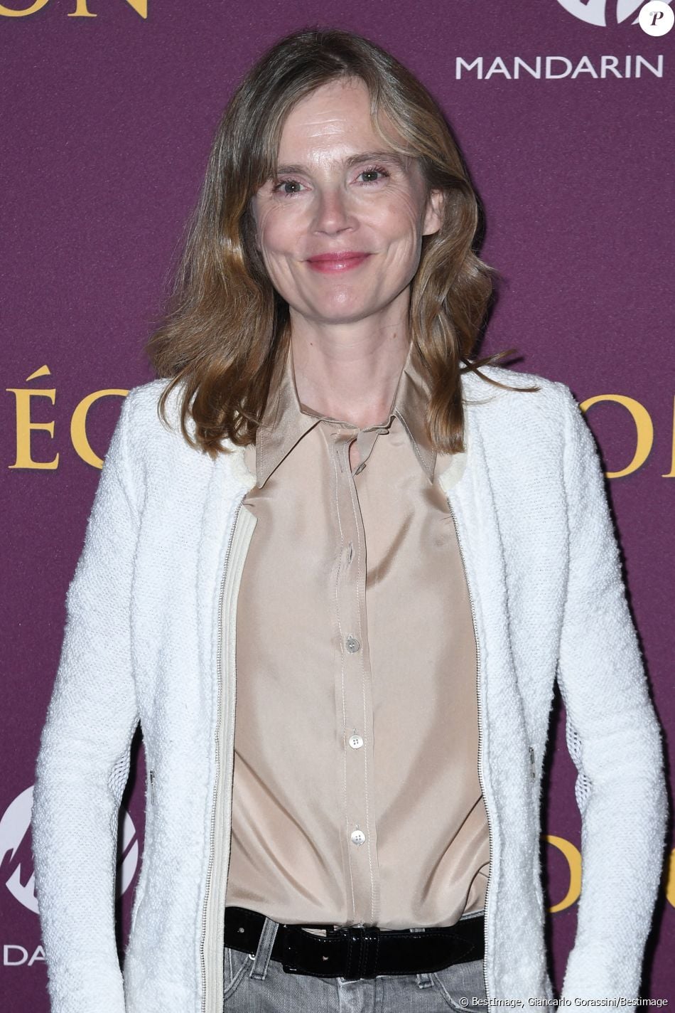 Isabelle Carré - Première du film La Dégustation au Cinéma UGC Ciné Cité Bercy à Paris, France ...