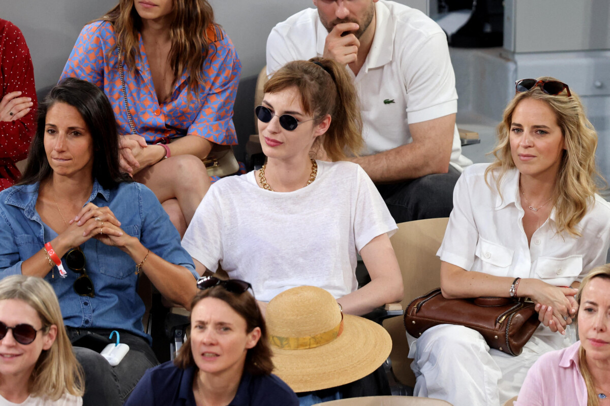 Photo : Léa Lando, Louise Bourgoin et Claire Arnoux en tribune (jour 14 ...