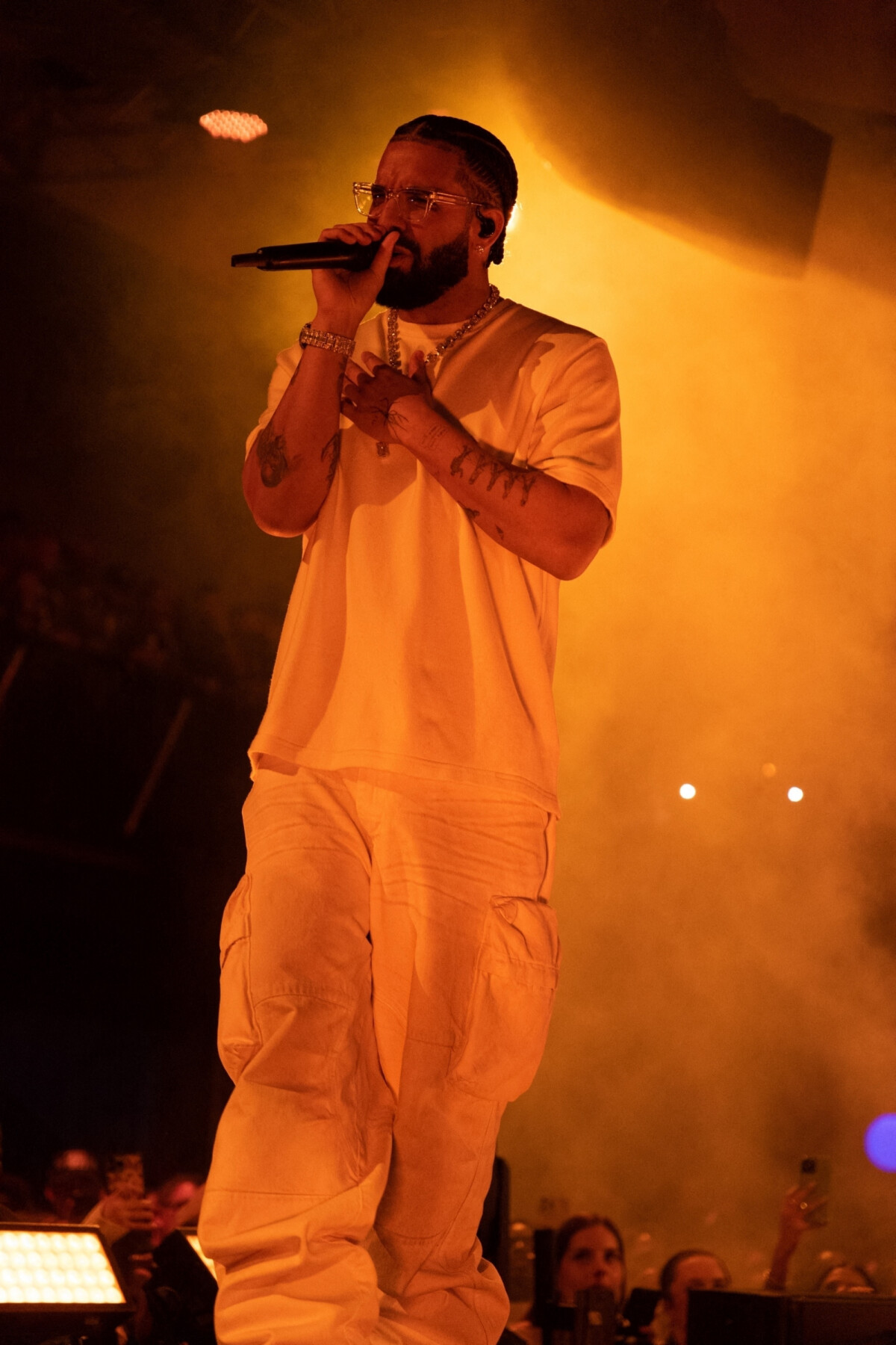 Photo : Drake sur scène à la soirée Pré Superbowl de Drake au Hanger 1 ...