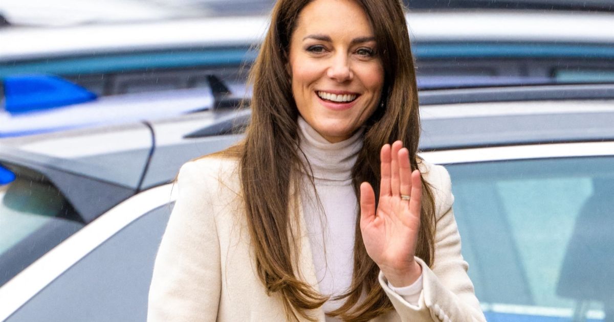 Kate Middleton renversante : jupe à 20€ et sacré brushing pour une ...