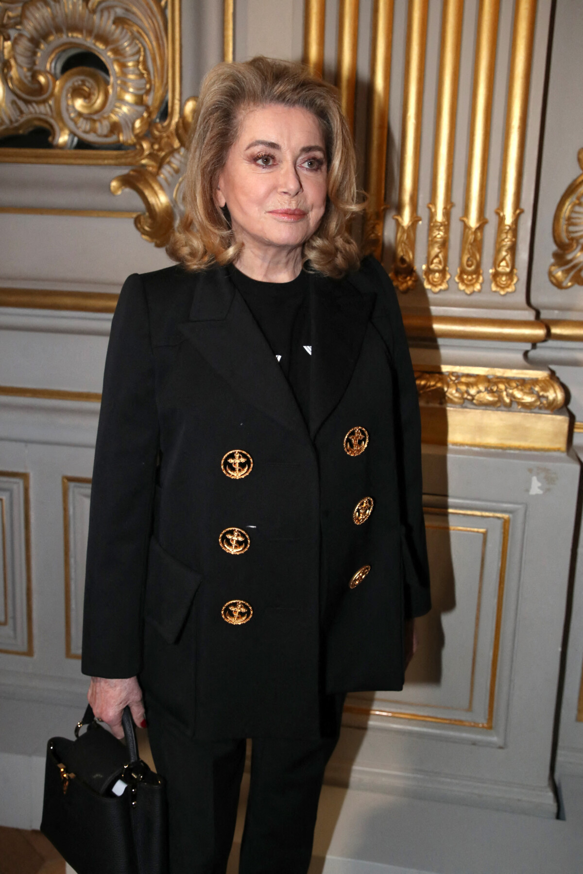 Photo : Catherine Deneuve était l'une des prestigieuses invitées du du défilé Louis Vuitton prêt ...