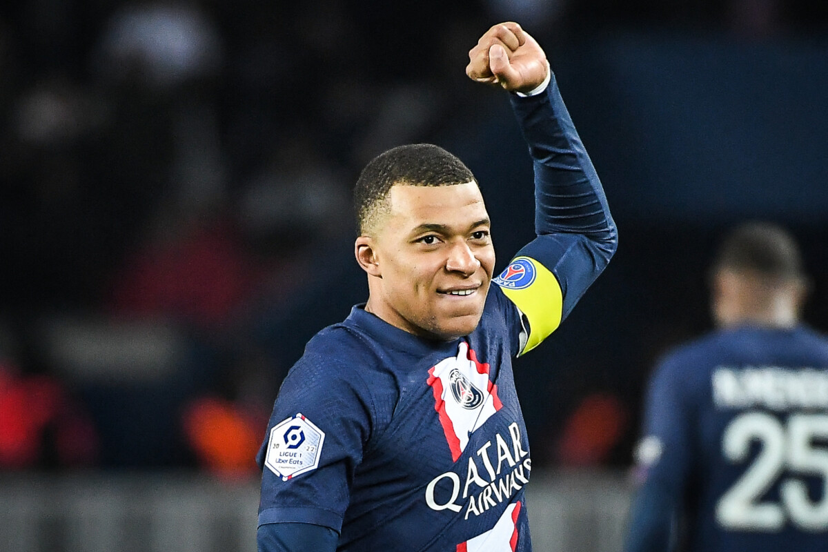 Photo : Cérémonie en l'honneur de Kylian Mbappe au Parc des princes ...