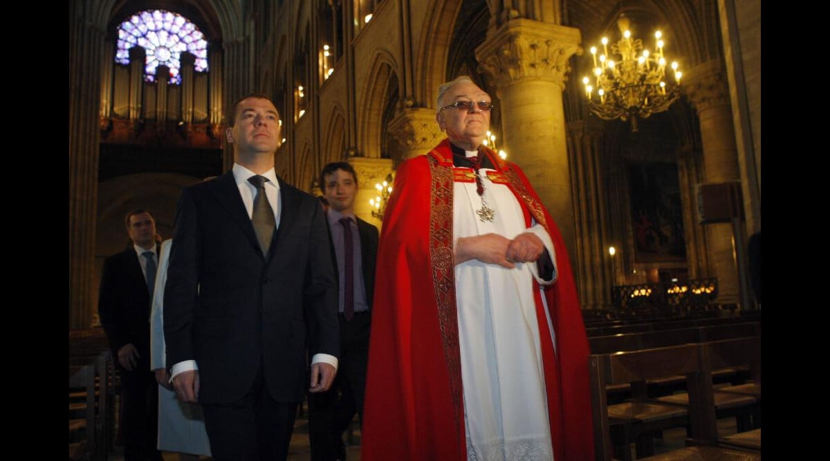 Photo : Dmitri Medvedev et son épouse Svetlana à Notre-Dame de Paris ... Photo : Dmitri Medvedev et son épouse Svetlana à Notre-Dame de Paris ...
