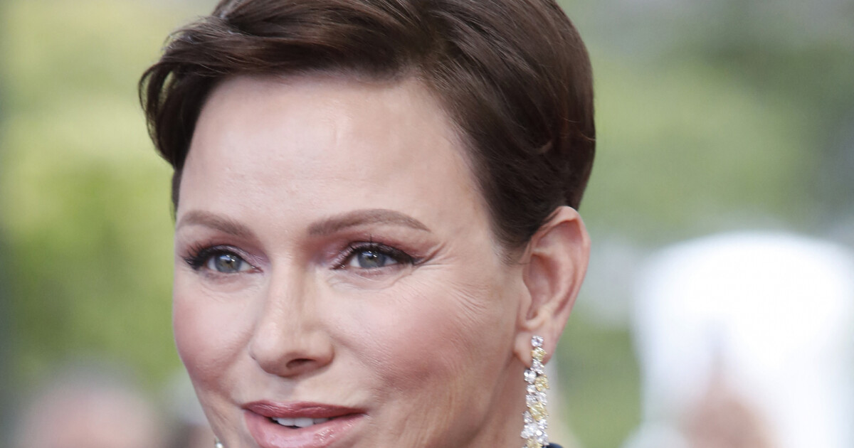 PHOTO Charlene de Monaco sublime avec une épaule dénudée pour ...
