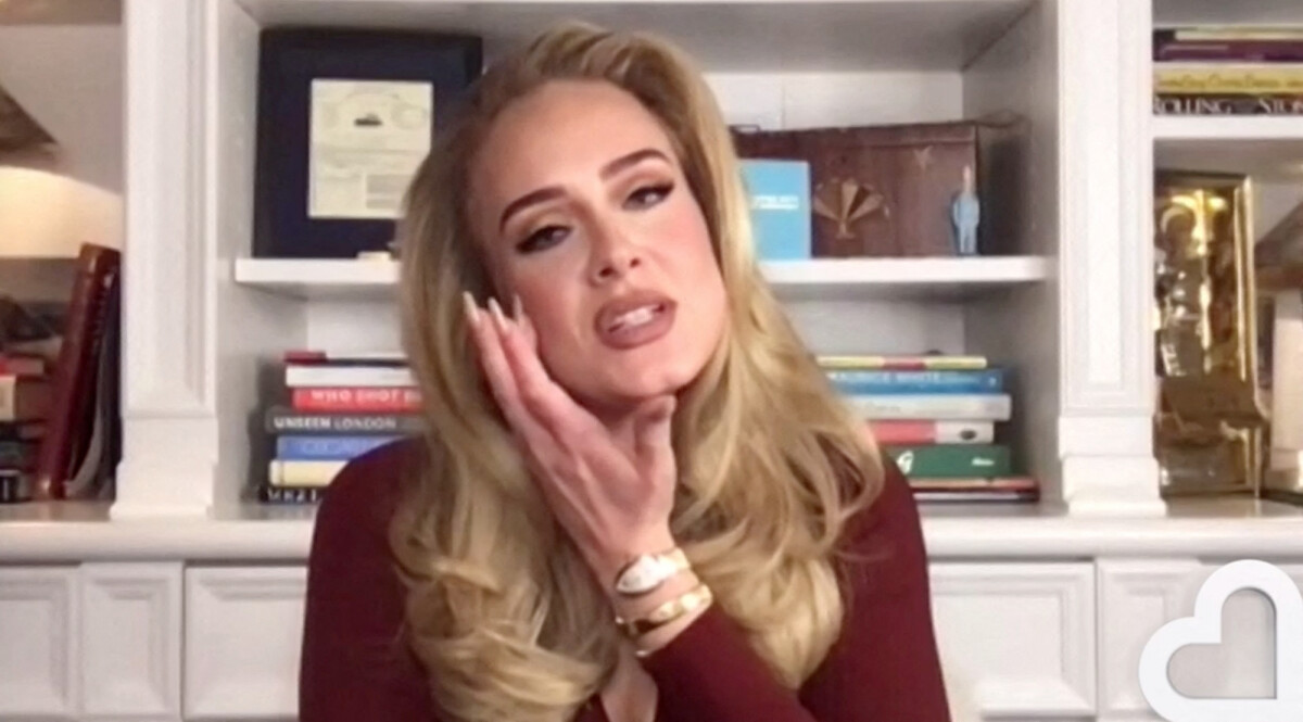 Photo : Captures d'écran de la chanteuse Adèle lors d'une émission de radio à Londres, le 18 ...