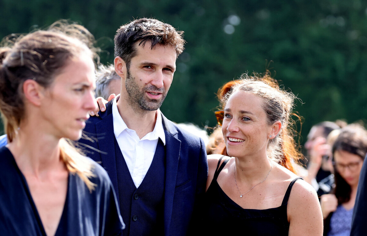 Photo : Antoine Leclerc, fils du défunt aux obsèques civiles du ...