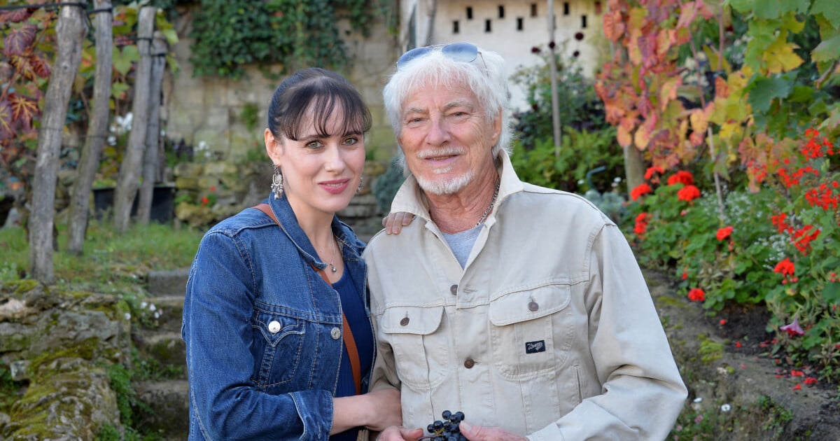Hugues Aufray a épousé Murielle, 45 ans de moins ! Pas de costume, un ...