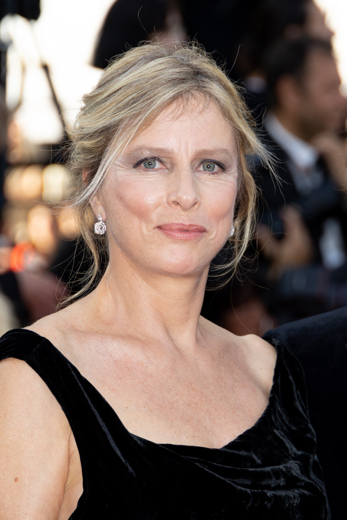 Photo : Karin Viard - Montée des marches du film " The Old Oak " lors ...