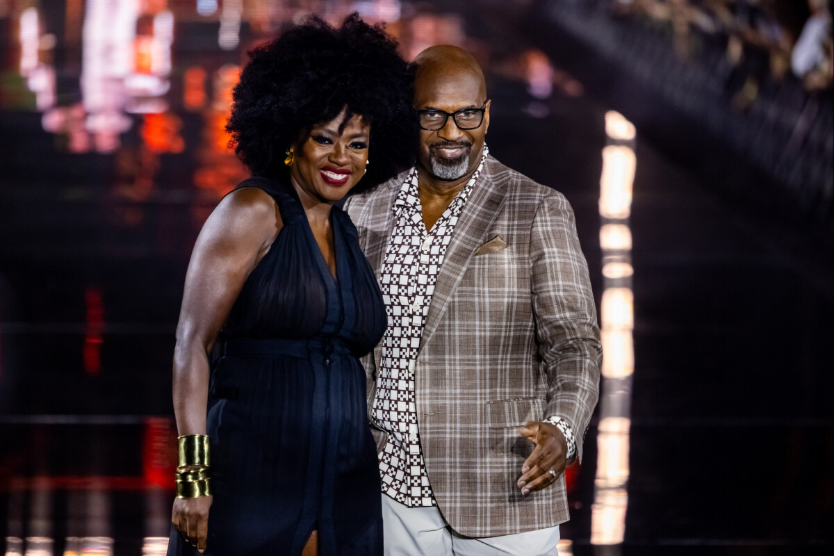 Photo : Viola Davis, Julius Tennon - Défilé "Walk Your Worth" de L ...