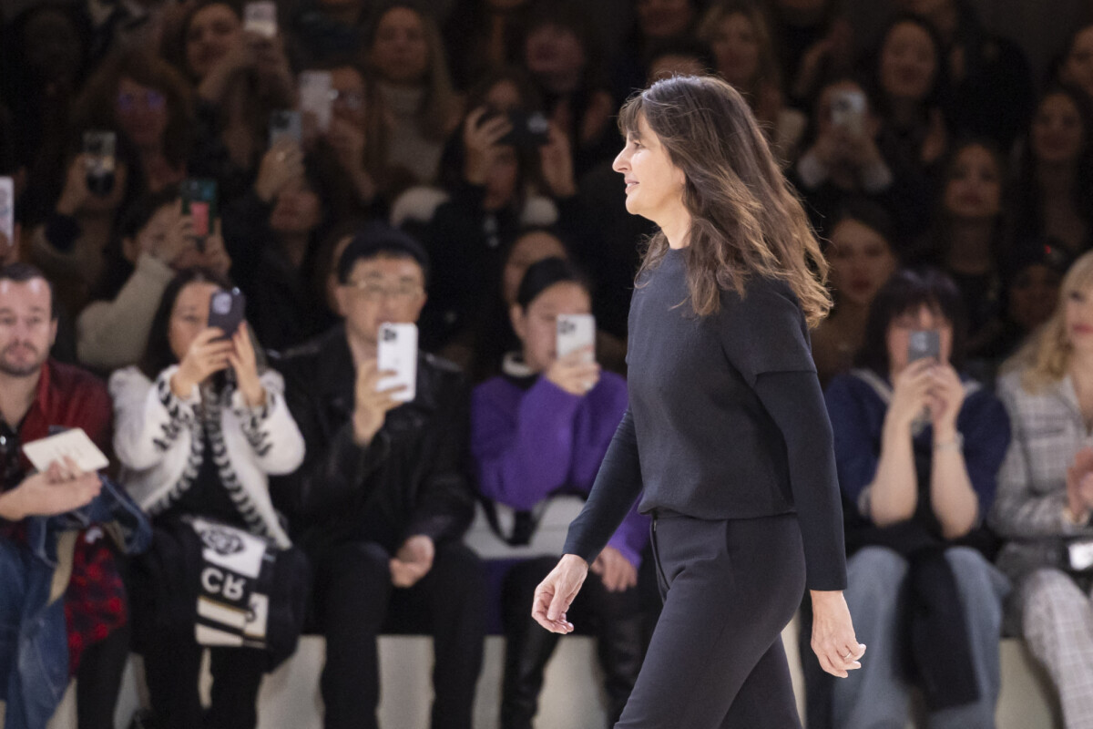 Photo : La styliste Virginie Viard - Défilé de mode Haute-Couture ...