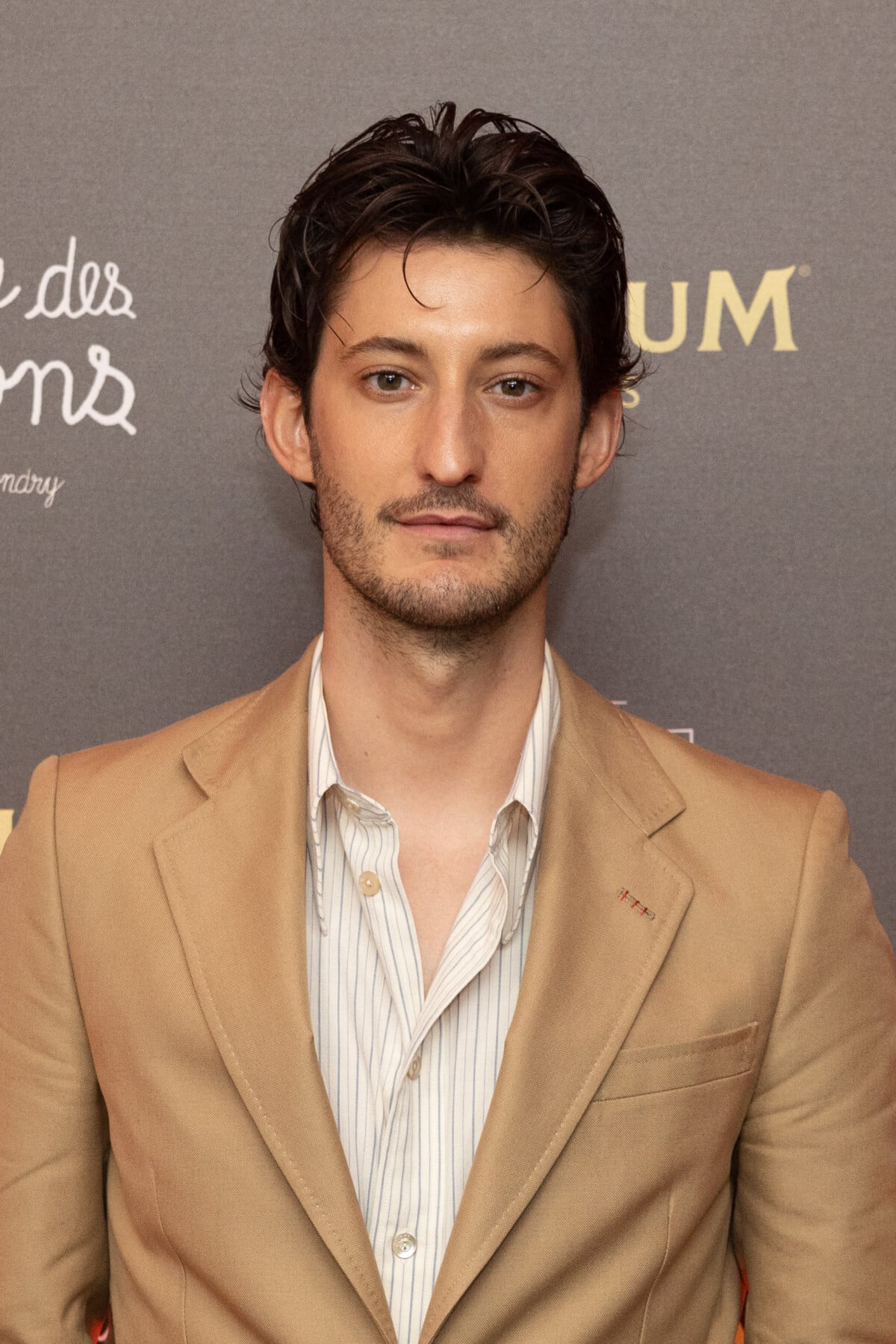 Photo : Pierre Niney - Soirée sur la plage Magnum lors du 76e Festival ...