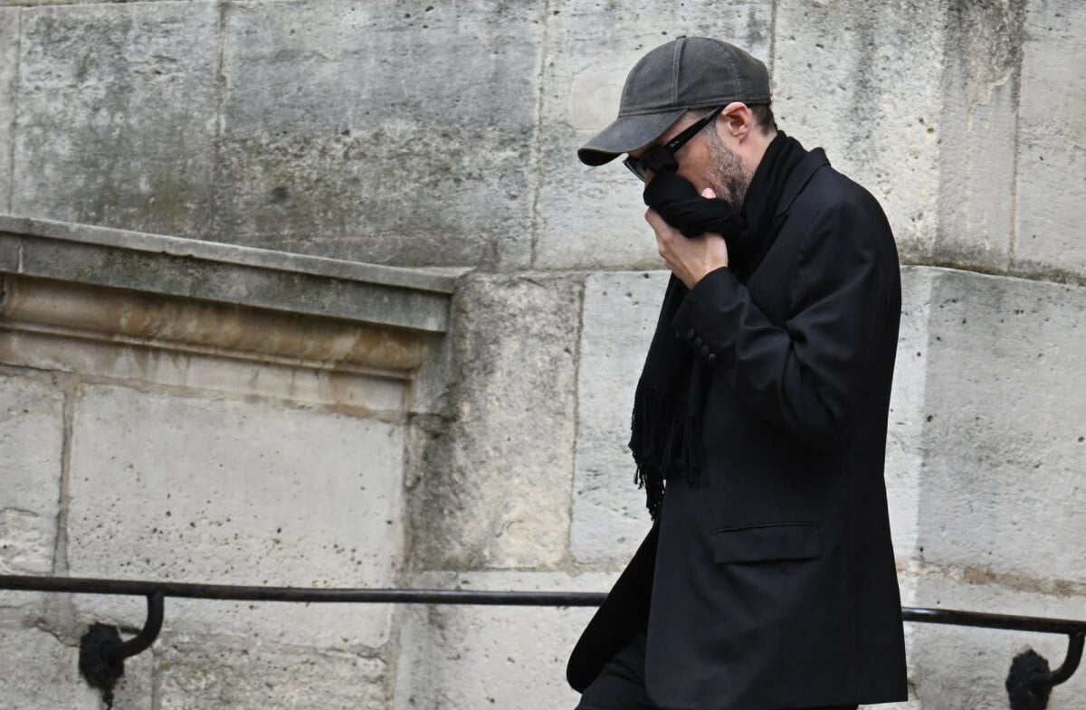 Photo : Nicolas Bedos - Sortie des obsèques de Jean-Yves Le Fur en l ...