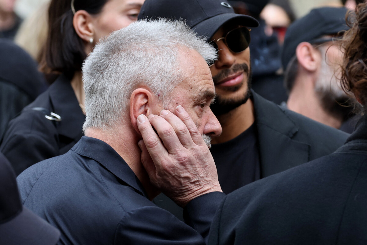 Photo : Luc Besson - Sortie des obsèques de Jean-Yves Le Fur en l ...