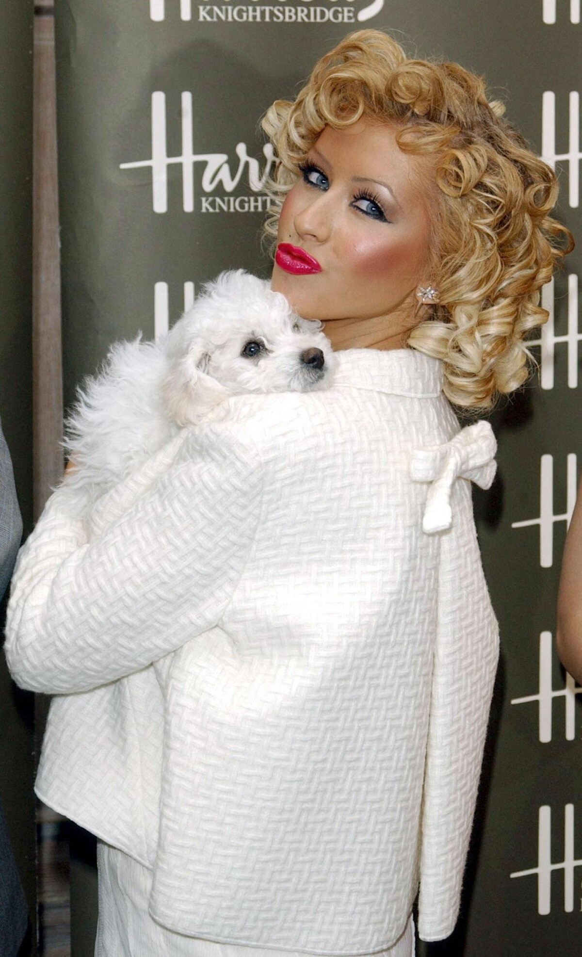 Photo : La chanteuse américaine Christina Aguilera avec son chien ouvre ...