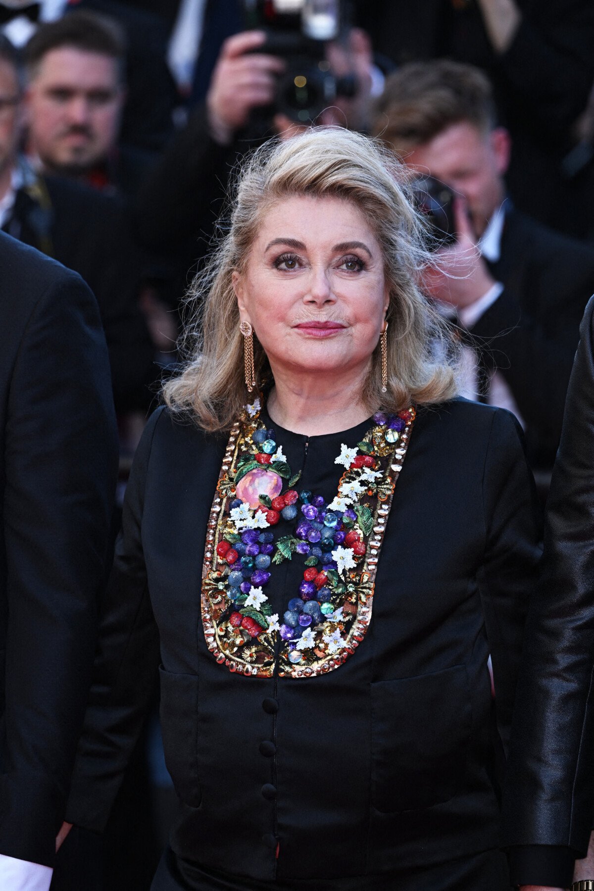 Photo : Ce mardi à Cannes. Catherine Deneuve lors de la montée des ...