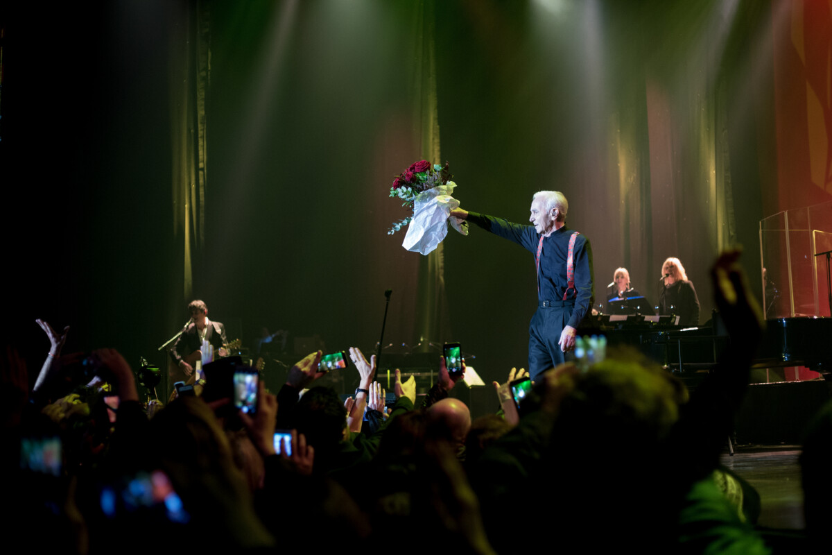 Photo : Exclusif - Charles Aznavour en concert à l'Accorhotels Arena ...