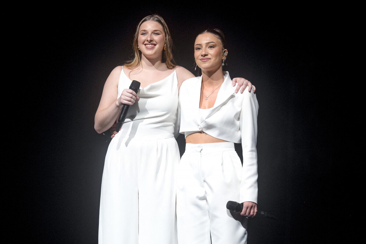 Photo : Héléna Bailly et Lénie Vacher lors du concert de la Star ...