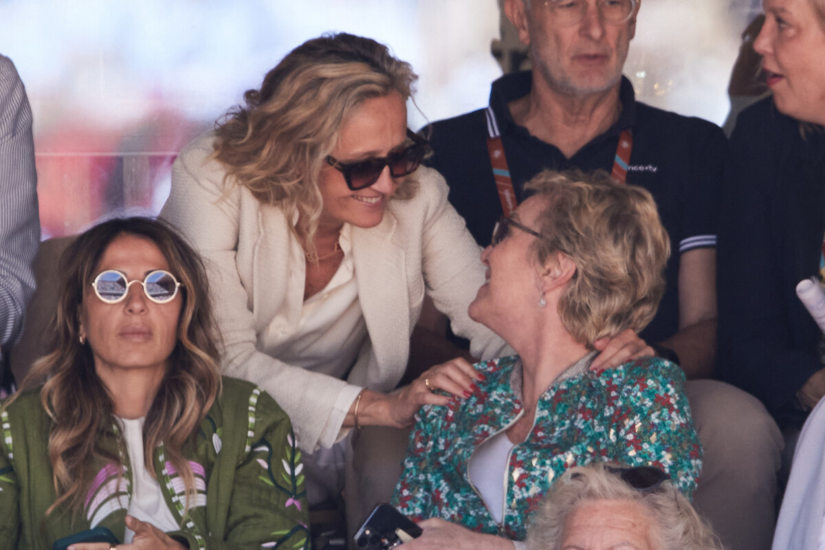 Photo : Caroline Roux et Élise Lucet - Célébrités dans les tribunes de ...