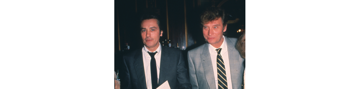 Vidéo : Alain Delon et Johnny Hallyday effondrés et dans les bras l'un ...