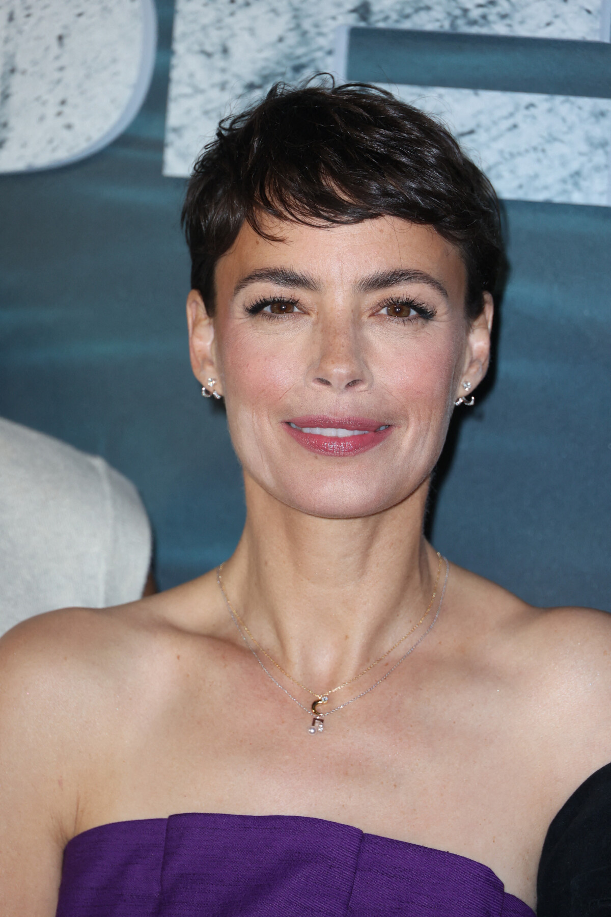 Photo : Dans "Sous la Seine", Bérénice Bejo et Anne Marivin revisitent le film emblématique "Les ...