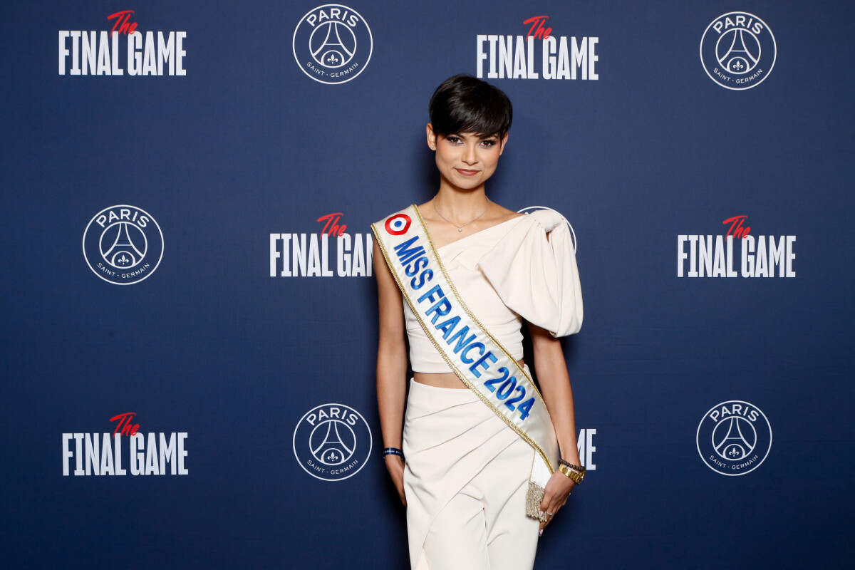 Photo : Eve Gilles (Miss France 2024) - Photocall du dernier match de ...