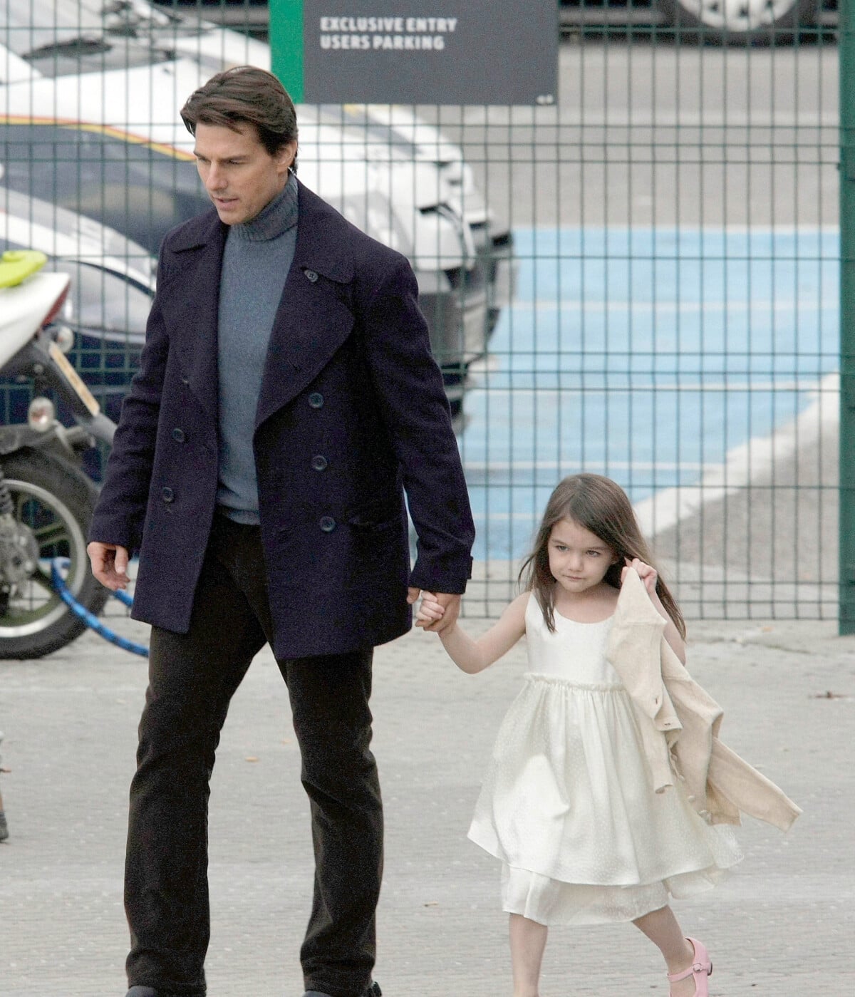 Vidéo : Tom Cruise ne voit plus sa fille Suri mais une célèbre actrice ...