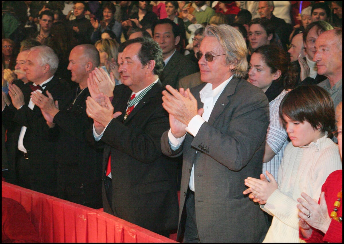 Photo : Alain Delon et son fils Alain-Fabien au cirque de Massy ...
