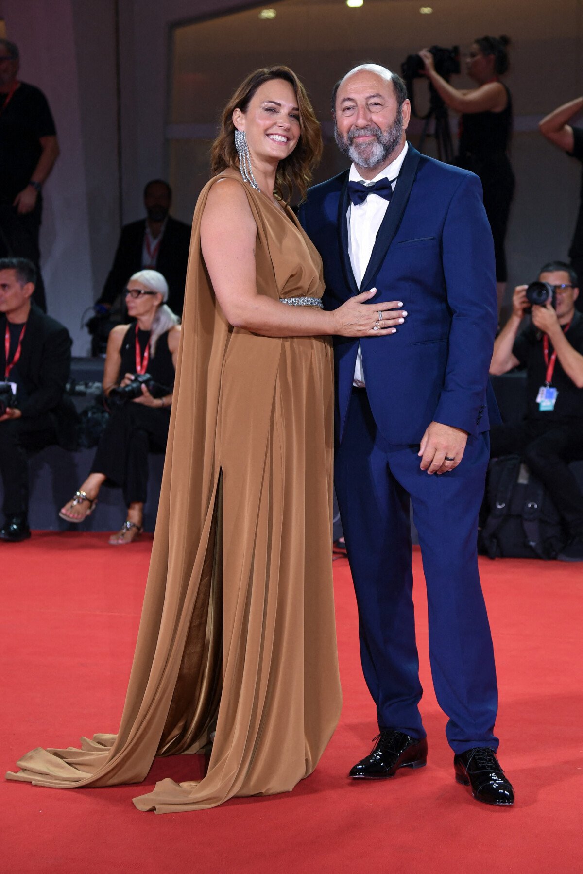 Photo : Julia Vignali a subjugué l'assemblée dans une magnifique robe fluide et ample Julia ...