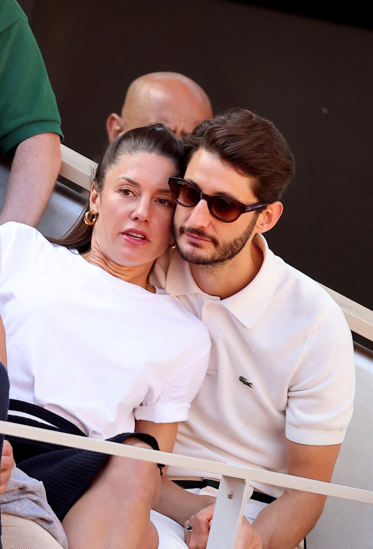 Photo : Pierre Niney et sa compagne Natasha Andrews - Célébrités dans les tribunes de la finale ...