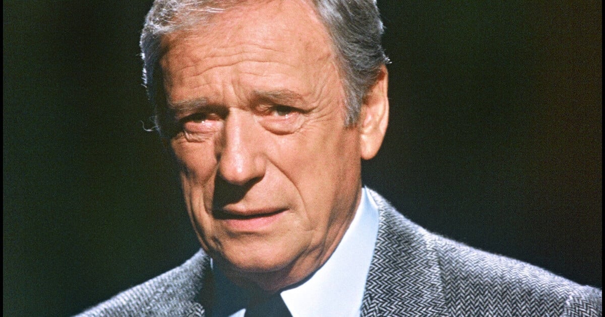 Yves Montand : Sa toute petite maison, au pied des remparts d'un ...