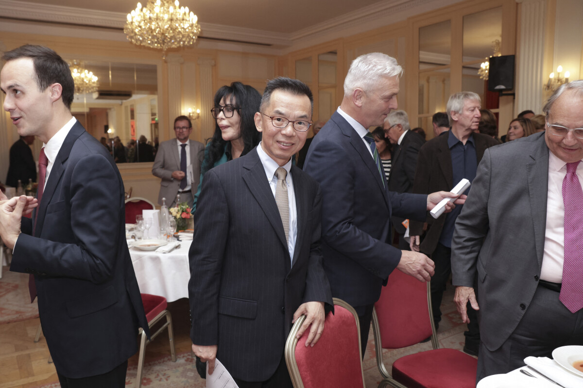 Photo : Exclusif - Lu Shaye, l'ambassadeur de Chine lors du dîner ...