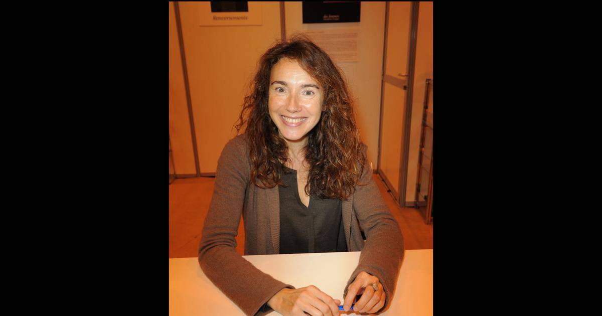 Isabel Otero au salon du Livre le 30 mars 2010 - Purepeople