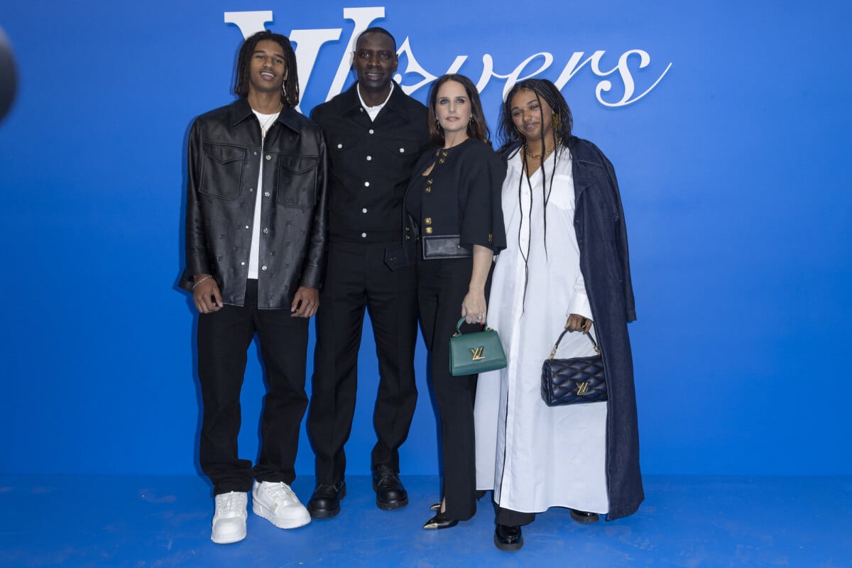 Photo : Tidiane Sy, Omar Sy, Hélène Sy, Sabah Sy au photocall du défilé ...