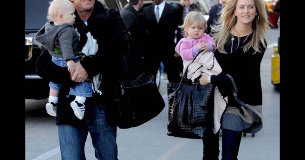 Dennis Quaid, sa femme Kimberley et leurs jumeaux, décembre 2008 ...