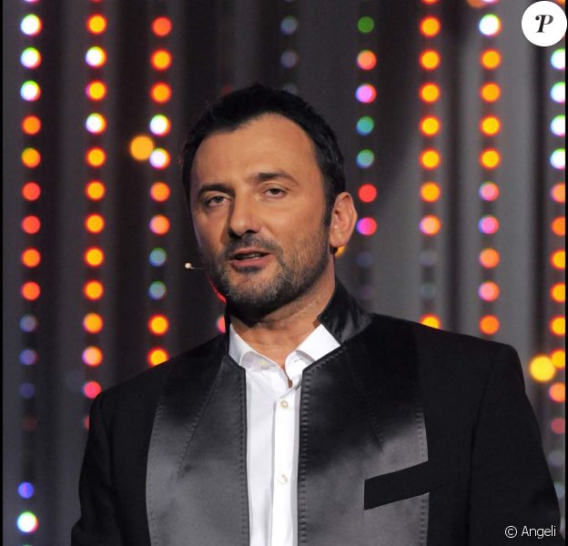 Quand Frédéric Lopez prépare son loto avec... Carla Bruni ! - Purepeople