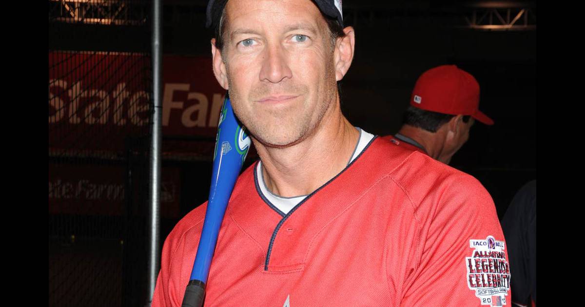 James Denton lors du All-Star Legends & Celebrity softball game à ...